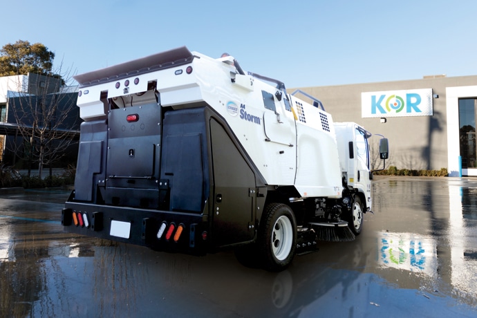 Schwarze A4 Storm Regenerative Air Sweeper - KOR