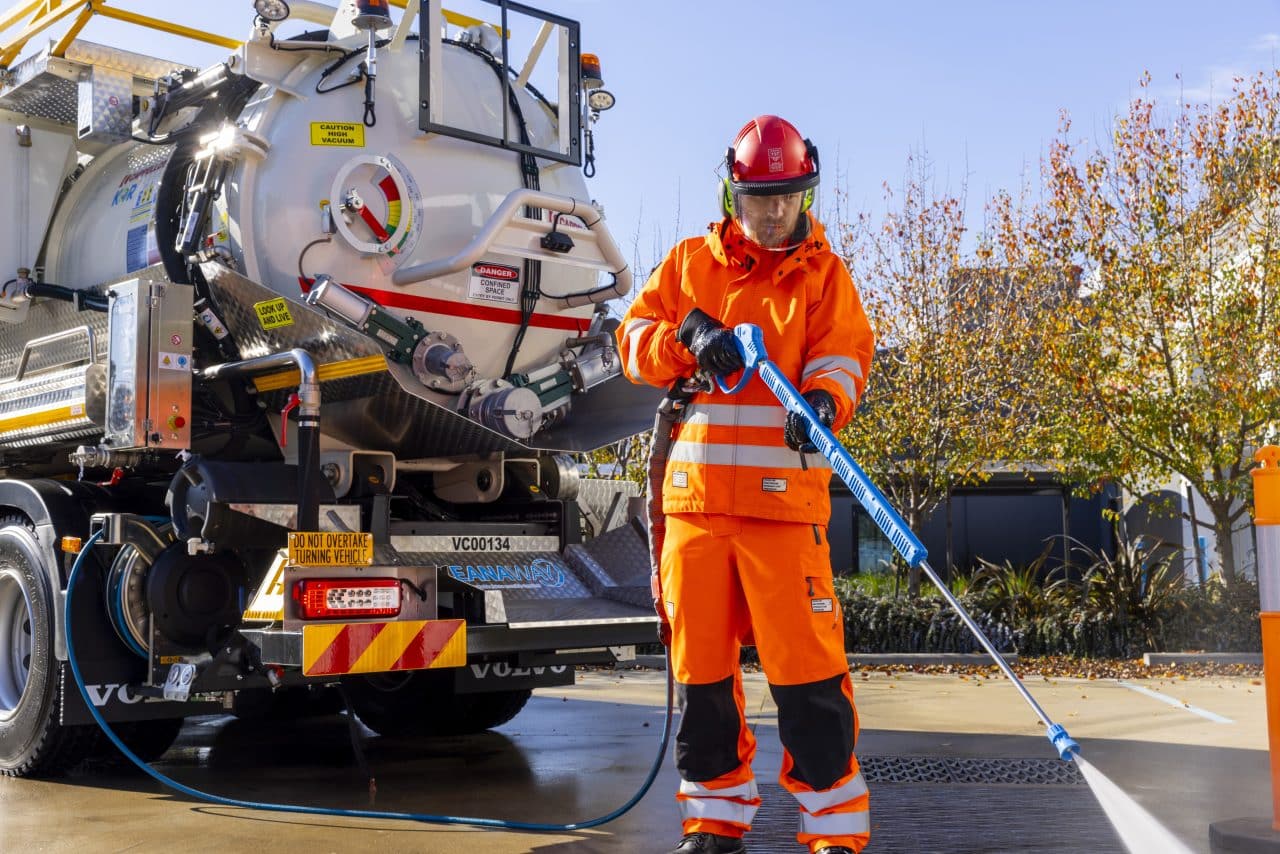 Protection for High-Pressure Water Jetting with TST Pro-Operator PPE - KOR